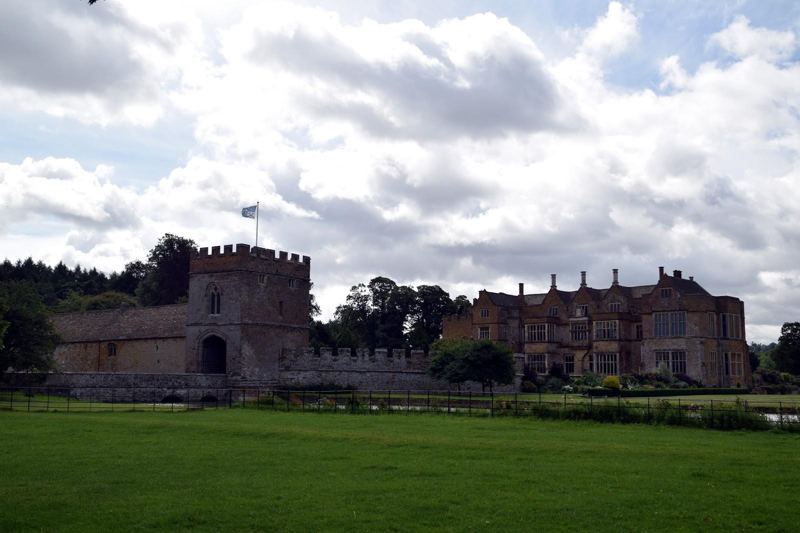 Enjoy your time with beautiful places: Broughton Castle