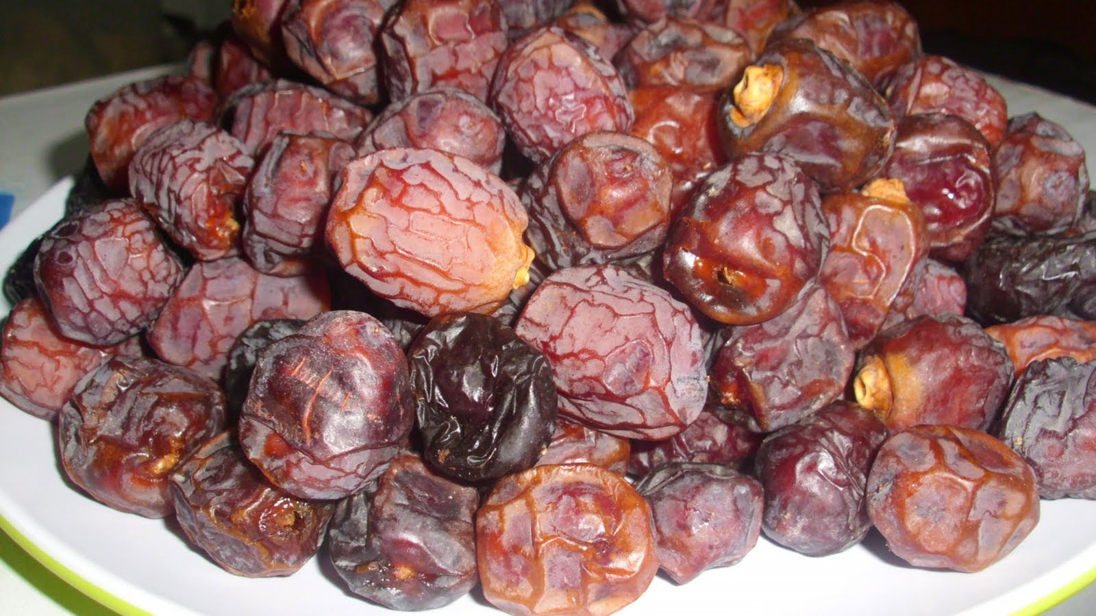 7 Hidden Benefits Date palm ( Kurma/Korma ) for your body - VegetaFruit