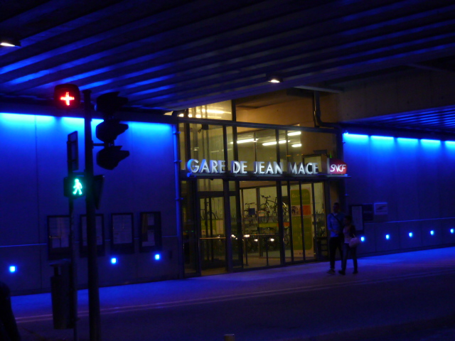 Under the Burning Bridge: La Place Jean Macé, Lyon