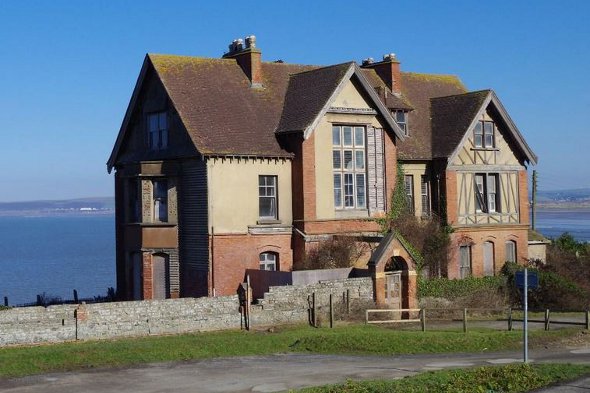 Wreck of the week: Lovely (not haunted) Seafield House up for auction