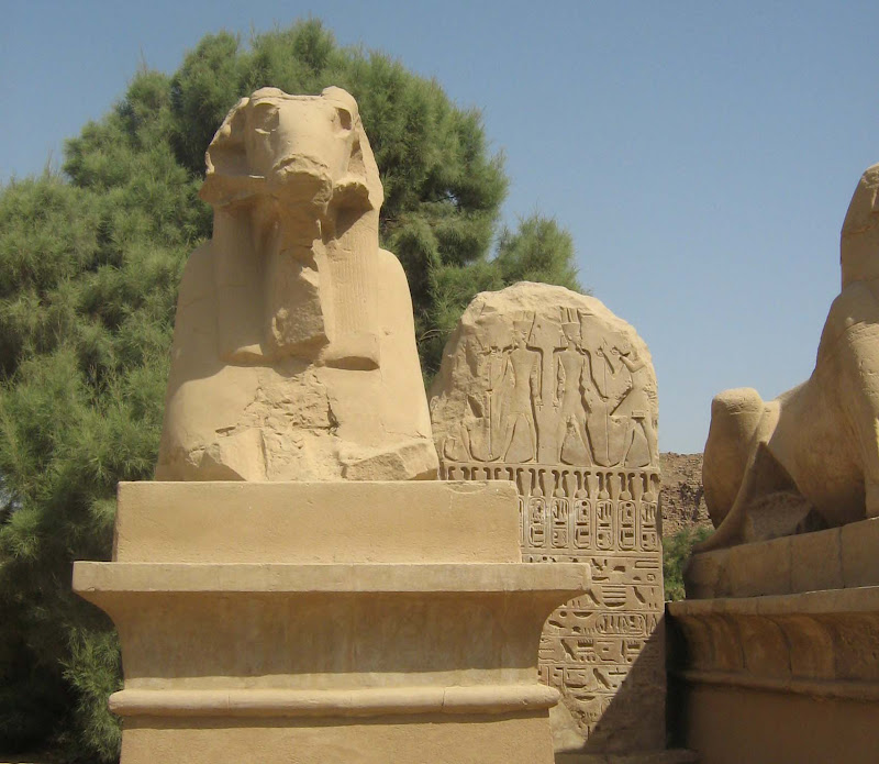 Kaponieeri: Karnakin temppeli