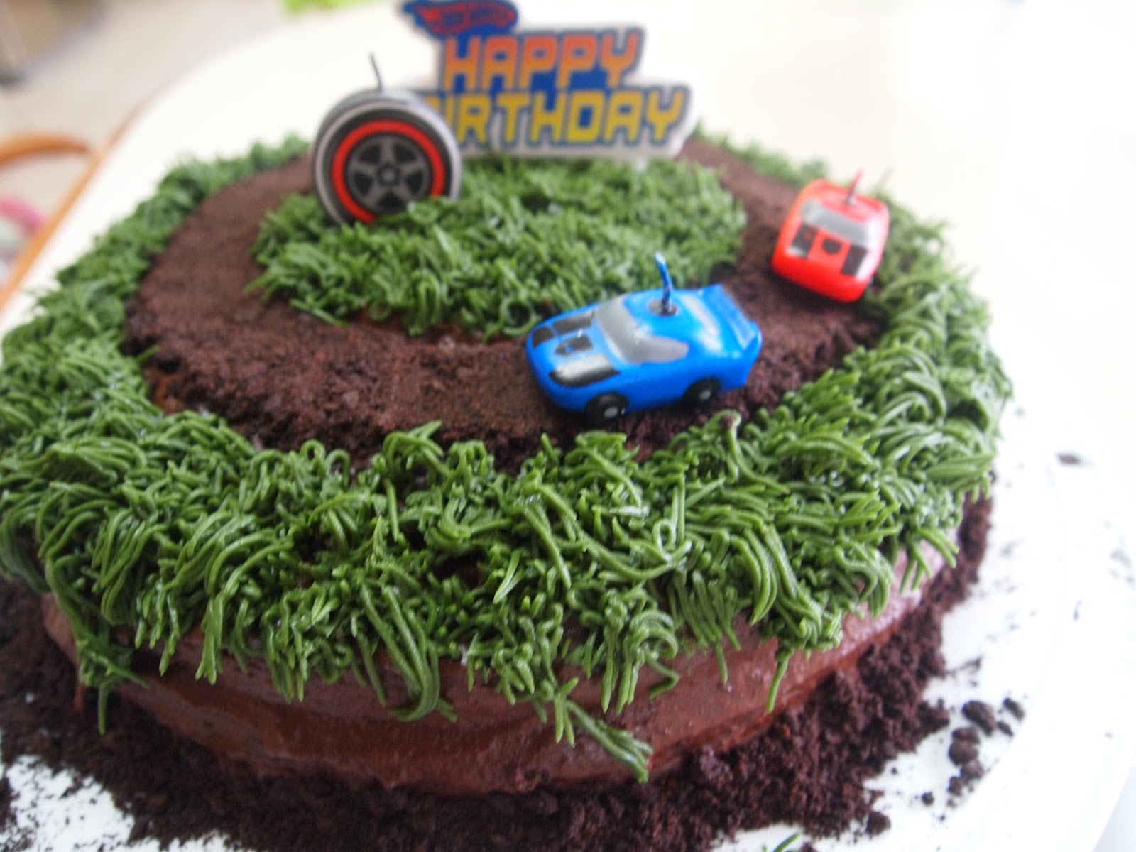 In my red glasses: Dirt Track Racing Cake!