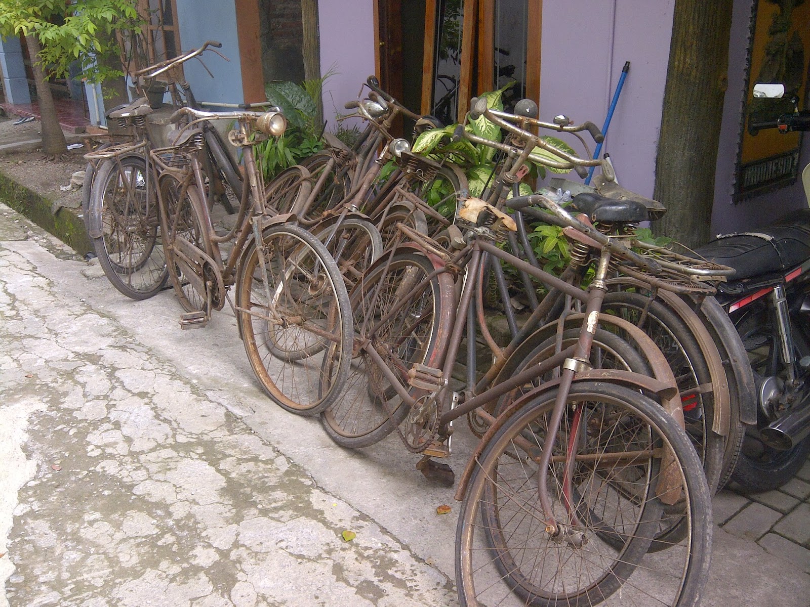 Koleksi Antik Anggoro Solo: Pit Onthel Borongan