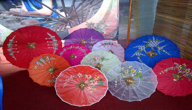 10 Cinderamata Paling Banyak Dicari Wisatawan - Traveling Murah