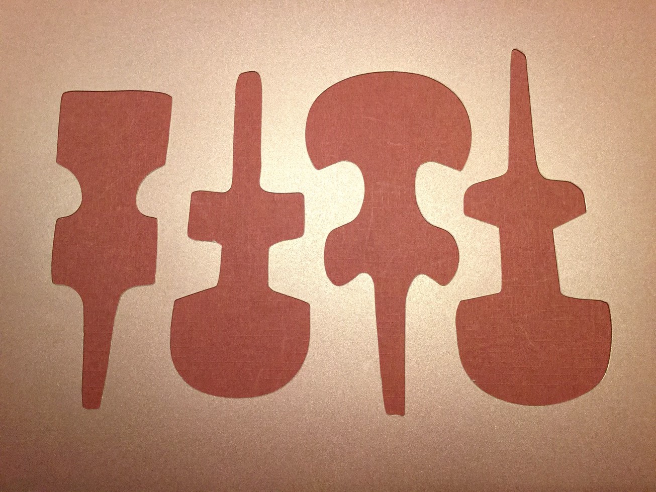 Violin-shaped Cycladic figurines