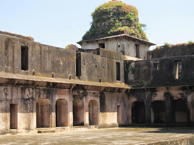 Mandla Ramnagar moti mahal (m.p.) india pics | मंडला रामनगर मोती महल