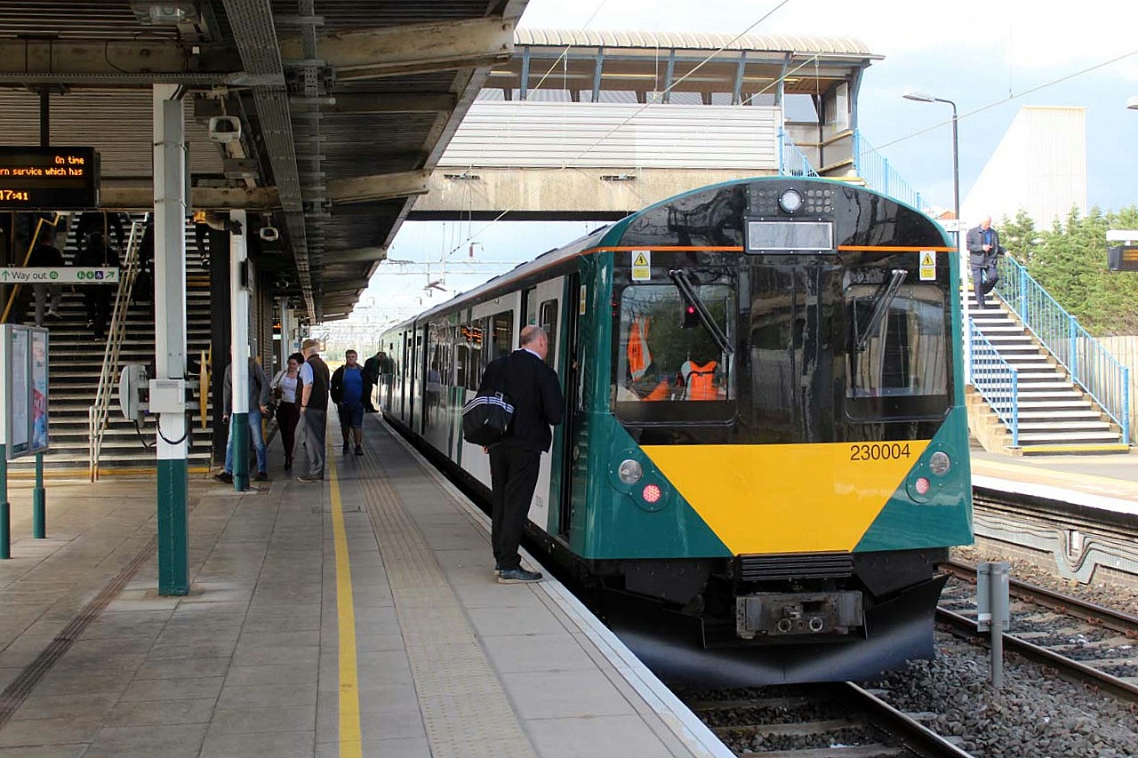 Class 230 trains - LET'S EXPLORE TRAVELING UNIVERSE