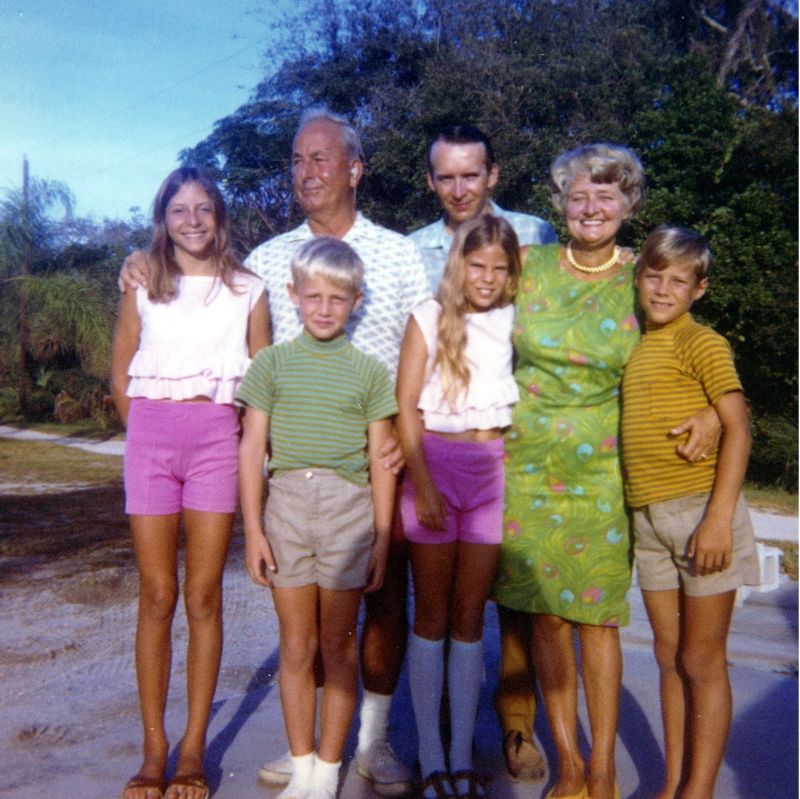 46 Intimate Pictures That Recall Family Portraits in the 1970s ...