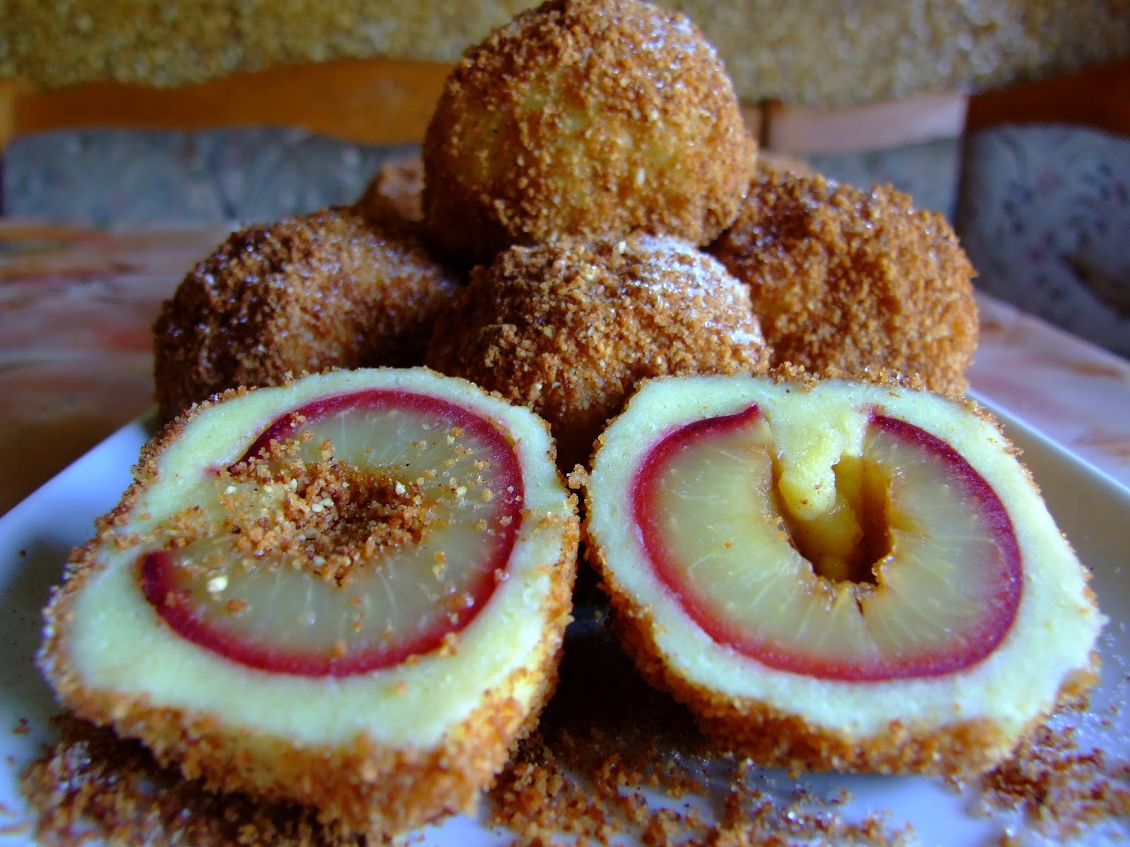 GOMBOTI / GALUSTE CU PRUNE | Dragostea in bucate