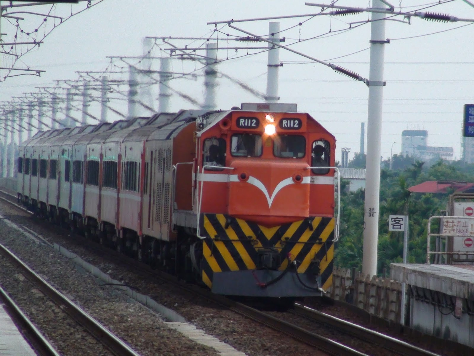 Blair's 鐵道攝影: R112柴電機車 / TRA R112 Diesel-electric Locomotive