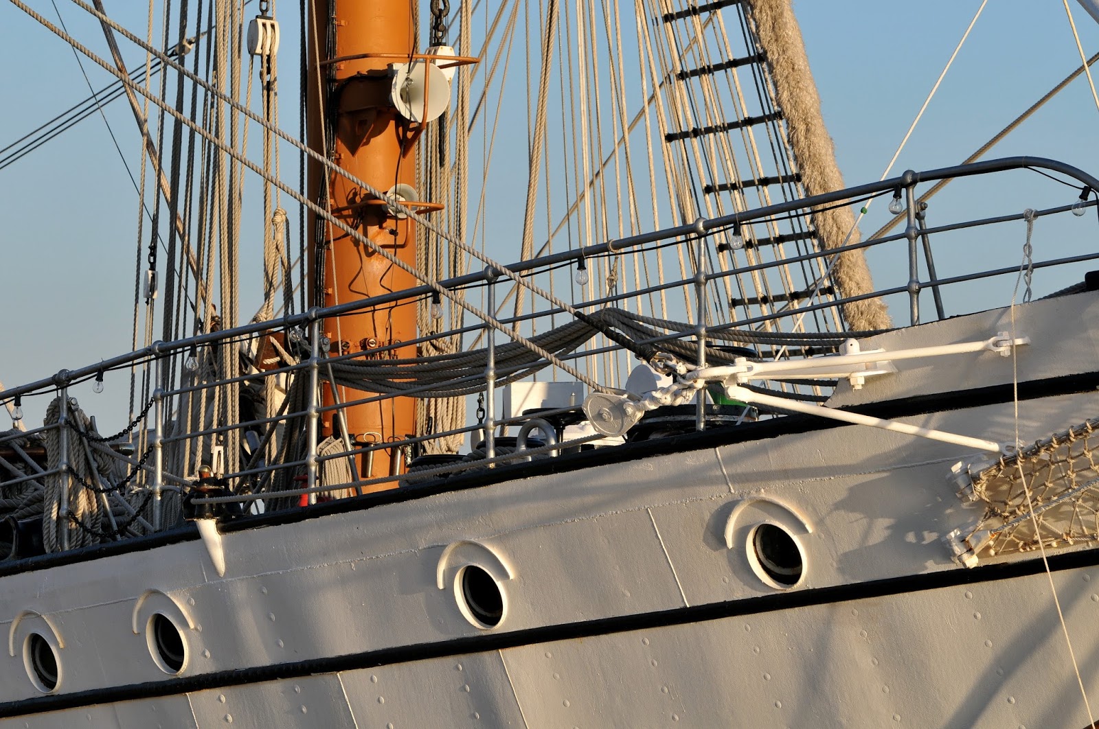 SHIPS & THE SEA - BLOGUE dos NAVIOS e do MAR: NRP SAGRES - 80 anos ...