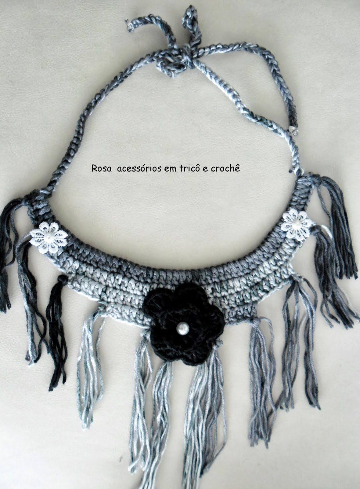 Rosa acessórios em tricô & crochê: Colar com franjas
