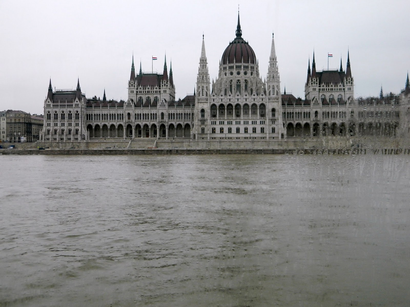 O Parlamento húngaro e o Danúbio