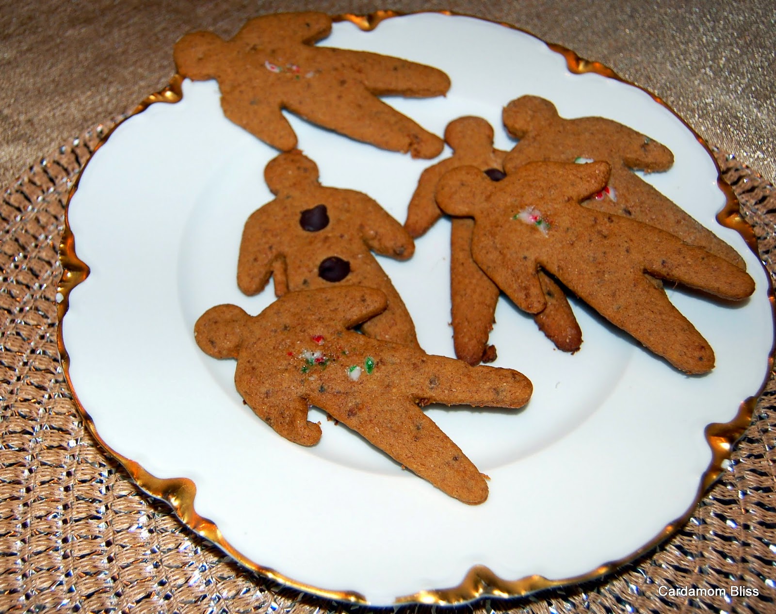 Cardamom Bliss: It's not your mamma's cooking: Ginger Bread Men