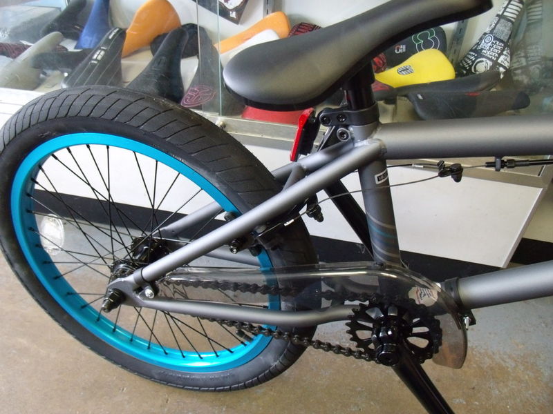 SPORT STATIONS: VERDE PRISM MATTE GREY/BLUE 2012 BMX BIKE