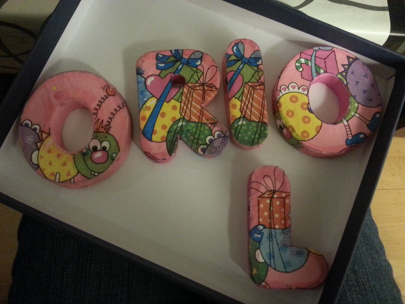 URIMAR CREACIONS: Lletres de cartró forrades amb paper