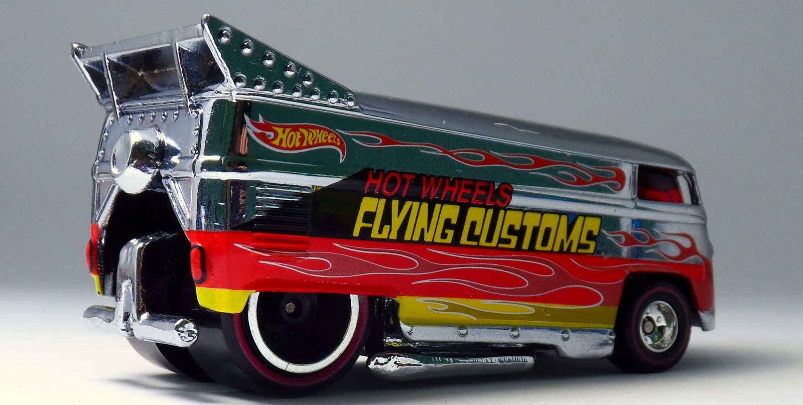 Especial Drag Bus: Customized VW Drag Bus