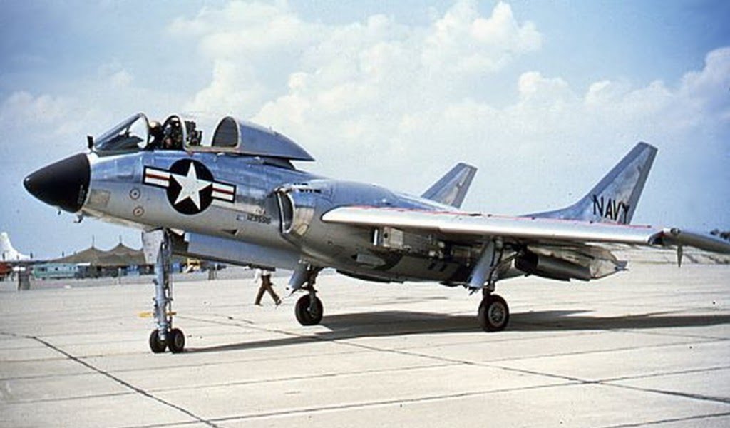 AVIÕES MILITARES: Vought F7U Cutlass