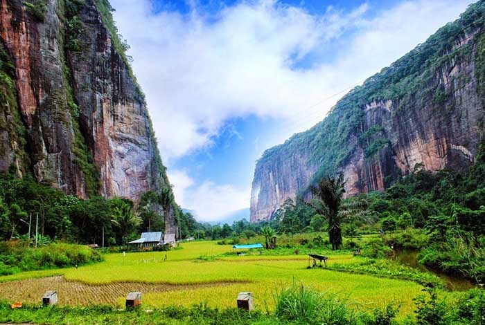 Top 10 Most Beautiful Valleys in the World - TenBuzzfeed