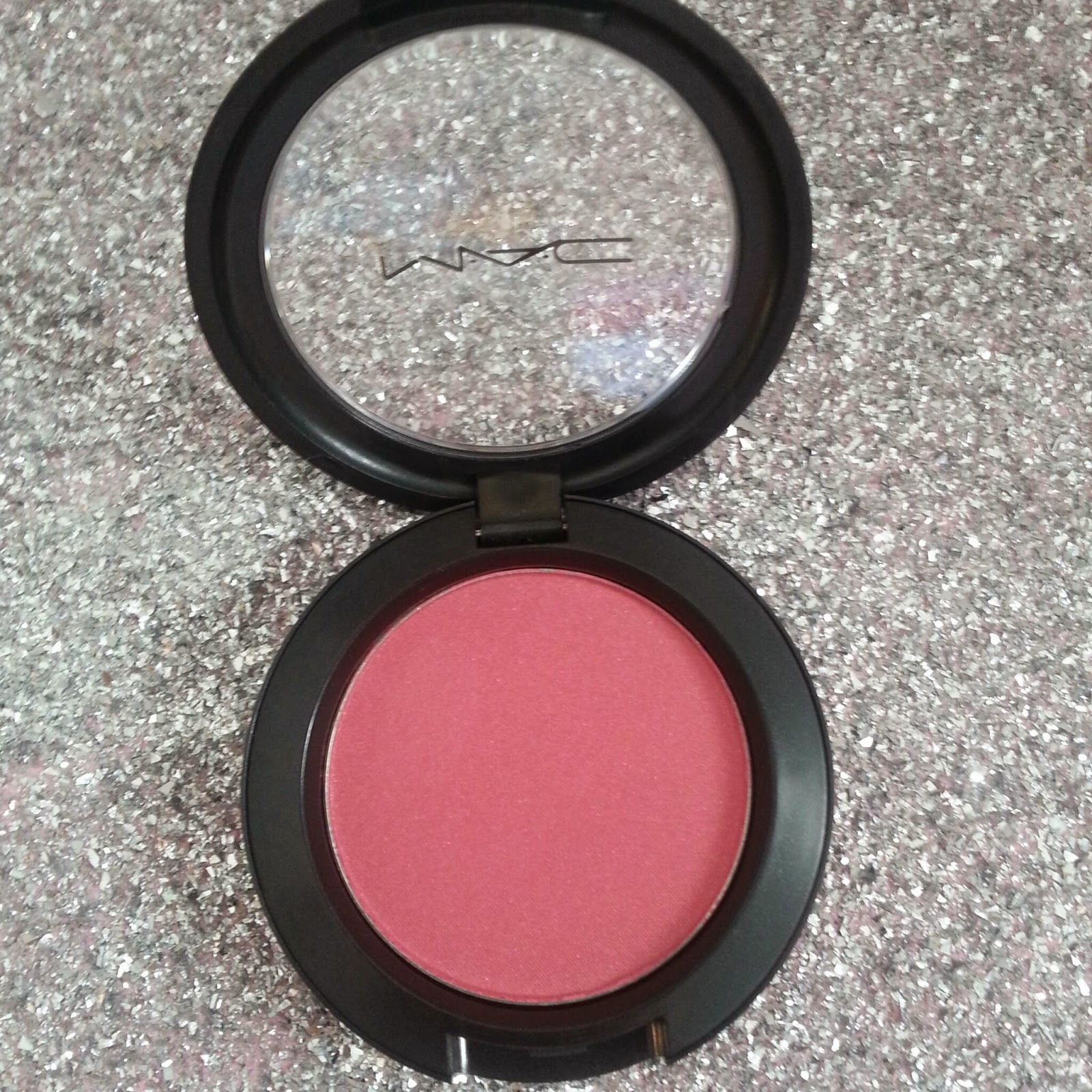 ReeBeauty: MAC BLUSH. DOLLY MIX. REVIEW. SWATCH.