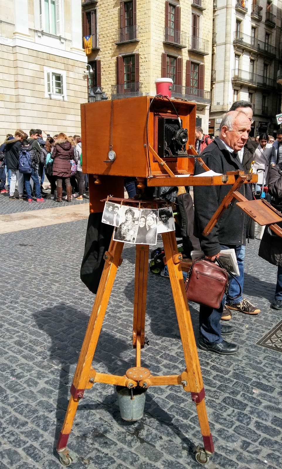 ANDO BARCELONEANDO: VUELVEN LOS FOTÓGRAFOS MINUTEROS
