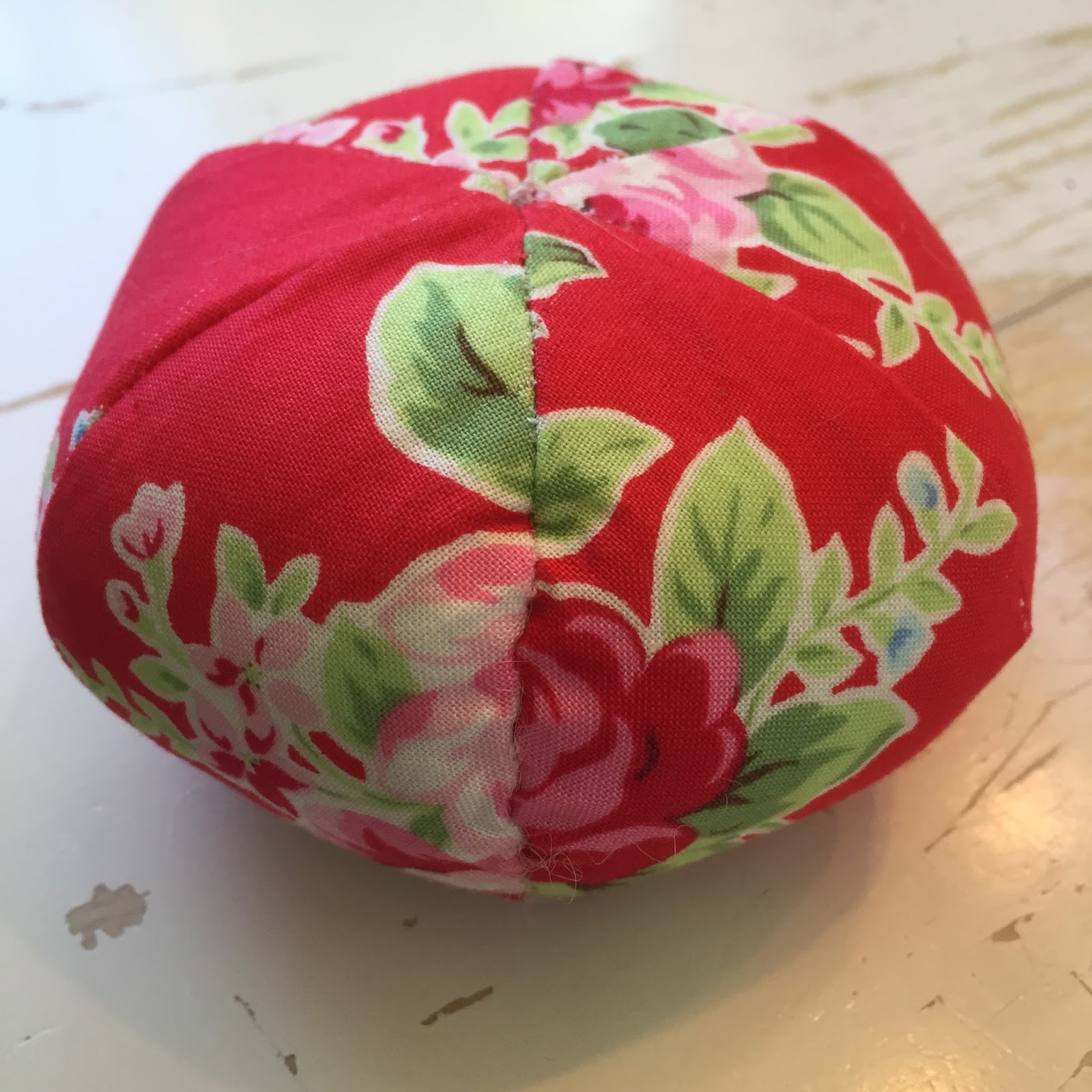 BumbleDo: Tomato Pin Cushion Pattern and Free Printable