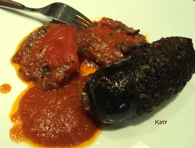Para hincar el diente K+M = M+K: Morcilla al horno con tomate