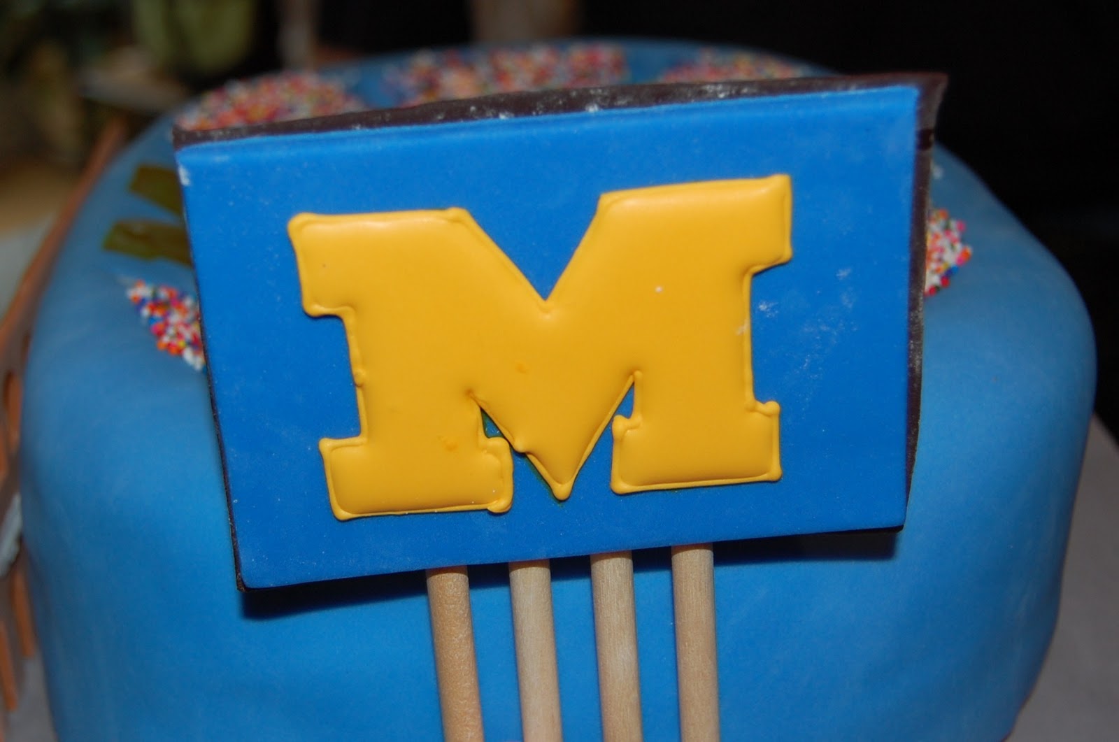 Sugar Mom Treats: Go Blue! Michigan Cake