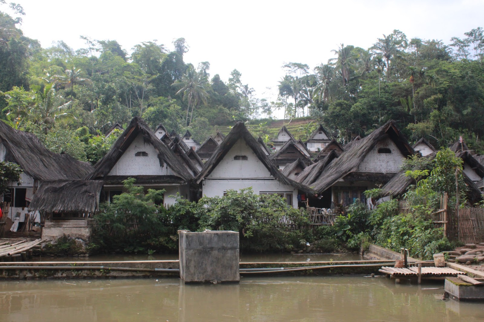 Komunikasi Antarbudaya: Kisah dari Kampung Naga / Story of Kampung Naga