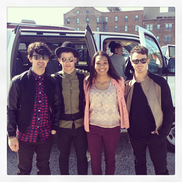 The Jonas Blog: Jonas Brothers con fans en New Orleans