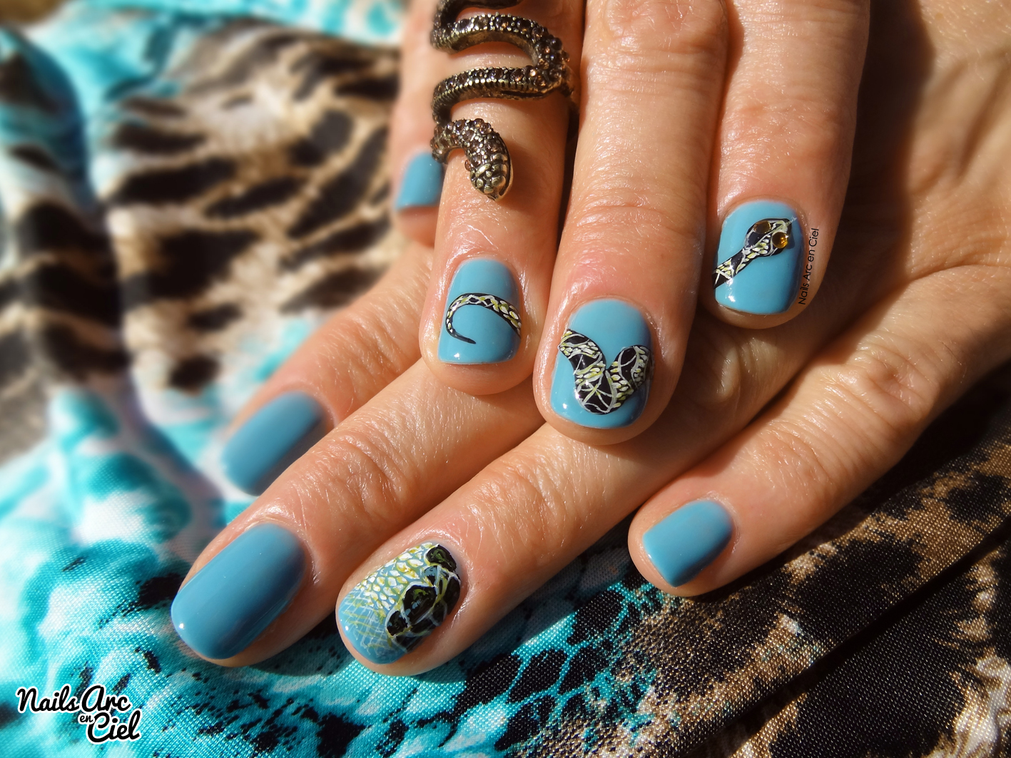 Nails Arc en ciel: Nail art Serpent relief 3D