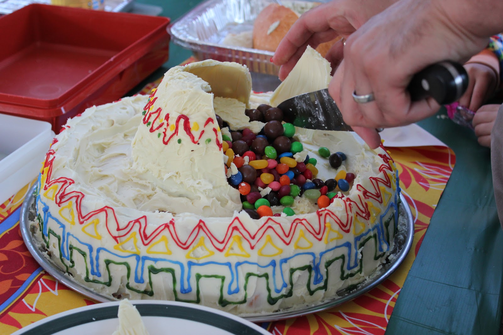 THE THRIFTY CHALLENGE: Sombrero cake.