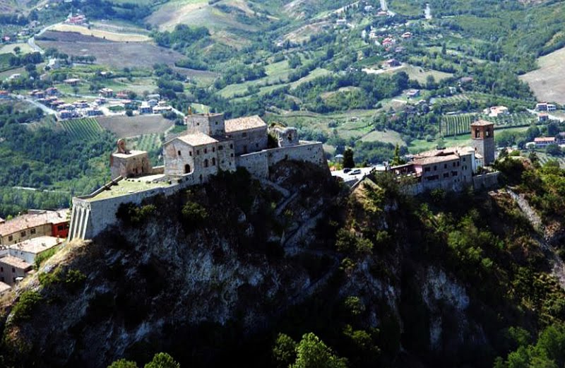 MY ARCHITECTURAL MOLESKINE®: A GLANCE AT VERUCCHIO, ITALY