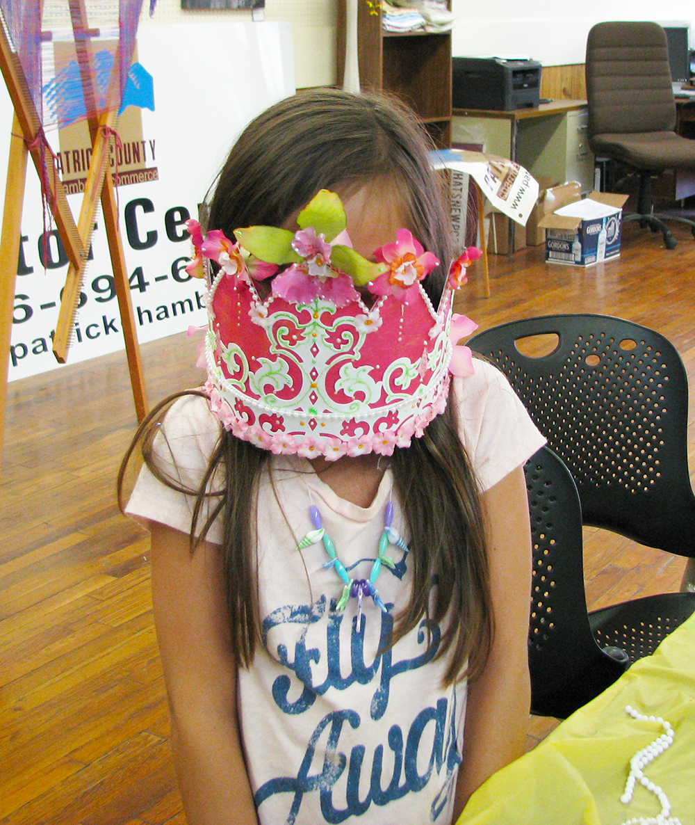 CackleAndHoot: The Make and Take Ladies Make Crowns