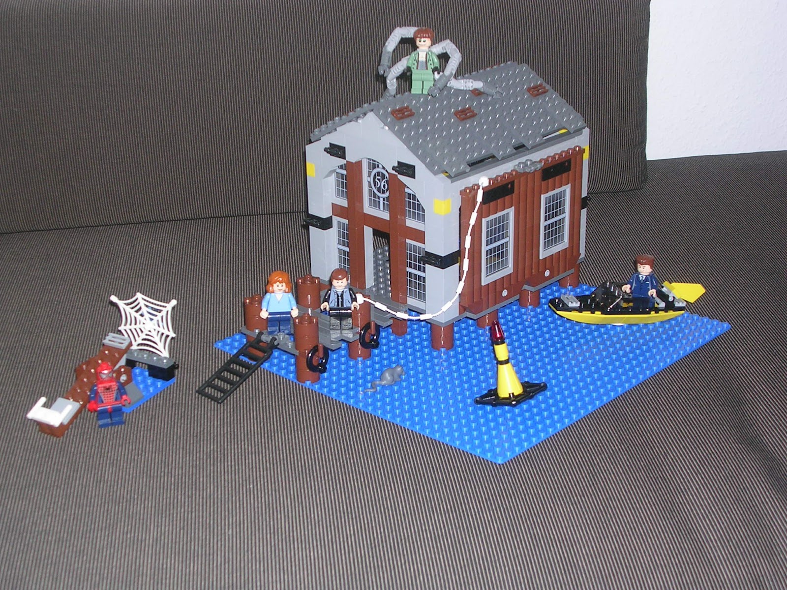 oneTWOBRICK.com: set database: LEGO 4856 doc ock's hideout