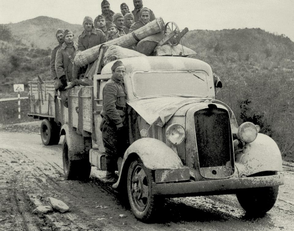 Το Έπος του 1940 σε εικόνες - ΚΑΛΑΒΡΥΤΑ - NEWS