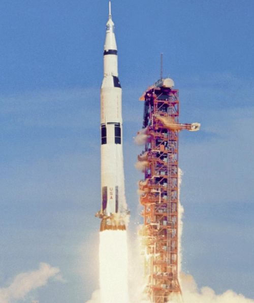 Planetary Vision: Trajectory to the moon