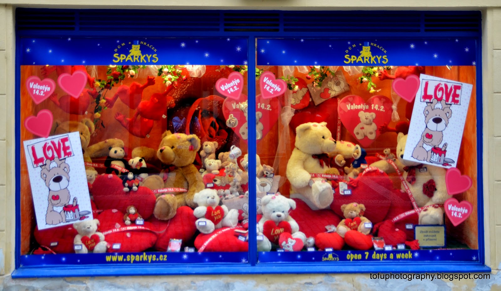 Tofu Photography: A Valentine Day's display of teddy bears in a shop ...