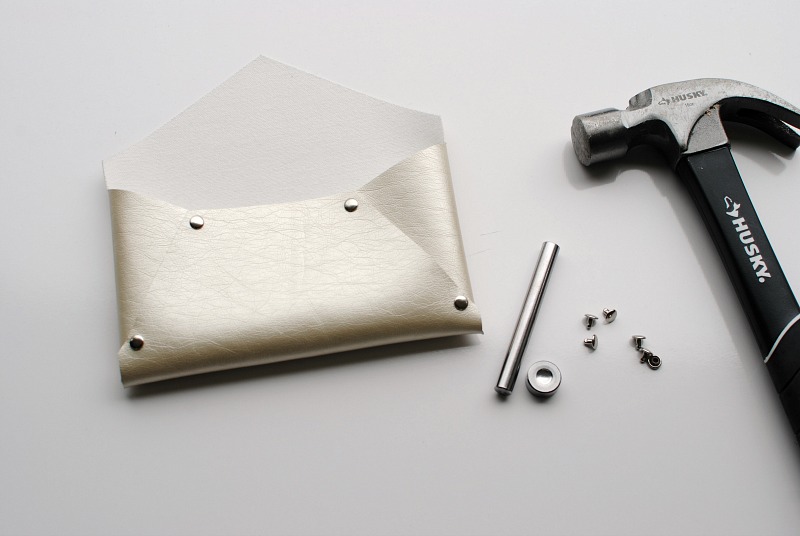 Trash To Couture: DIY Gifts: Rivet Wristlet