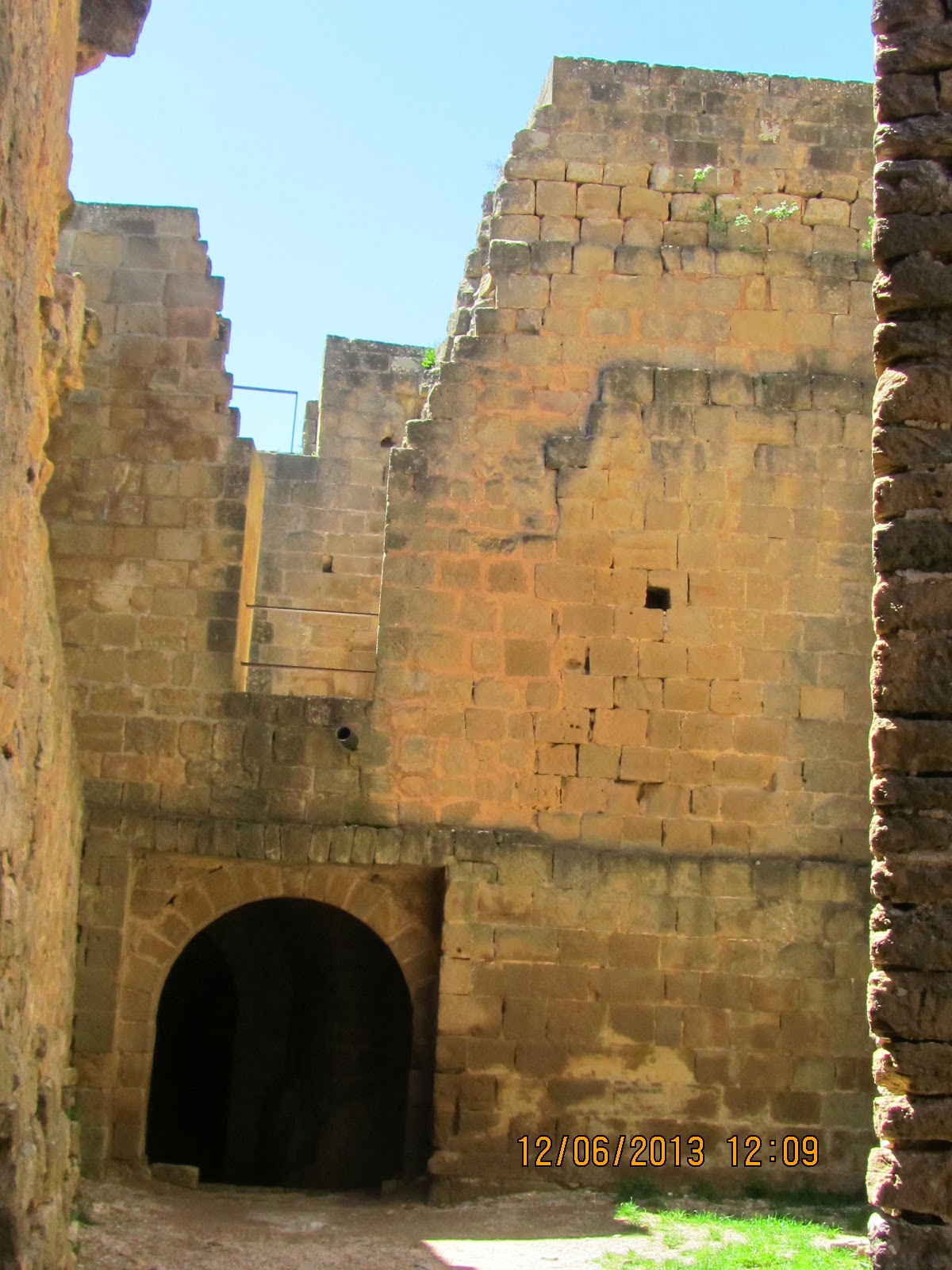 El MUNDO DE CORCÍN: CASTILLO DE OLARRE ( HUESCA )