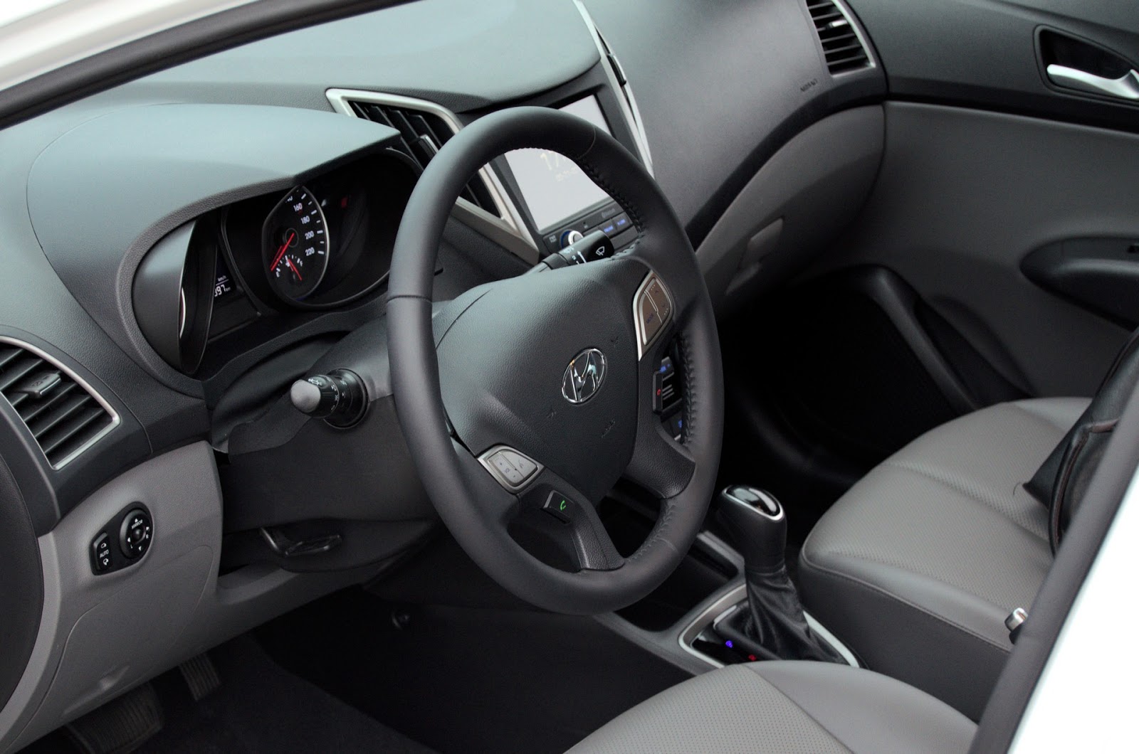 Volta Rápida: 2019 Hyundai HB20S Premium 1.6 AT6; lutando pelo segundo ...