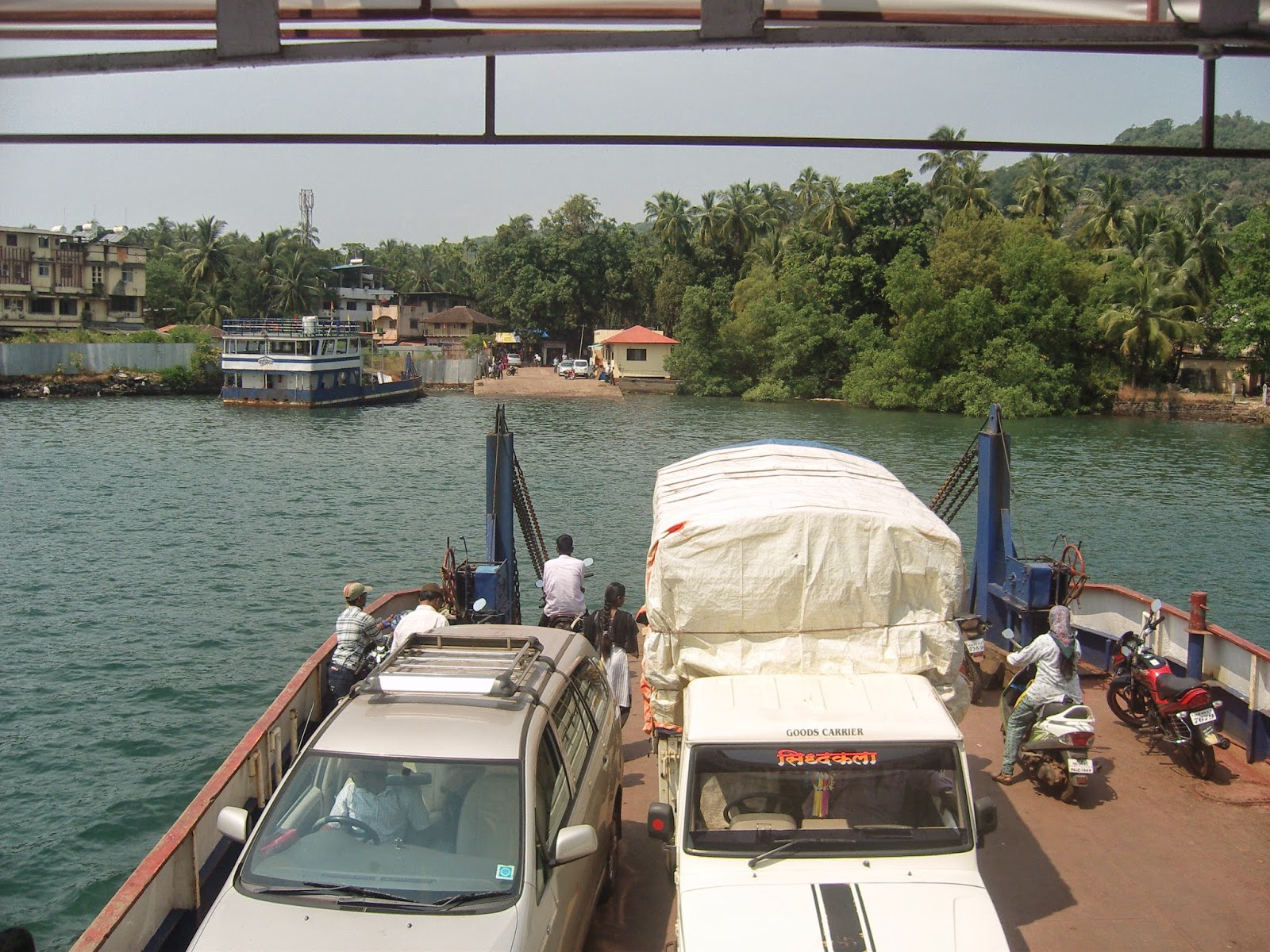 Beautiful Konkan!!: Dabhol-Dhopave Ferry Boat Service, Ratnagiri.