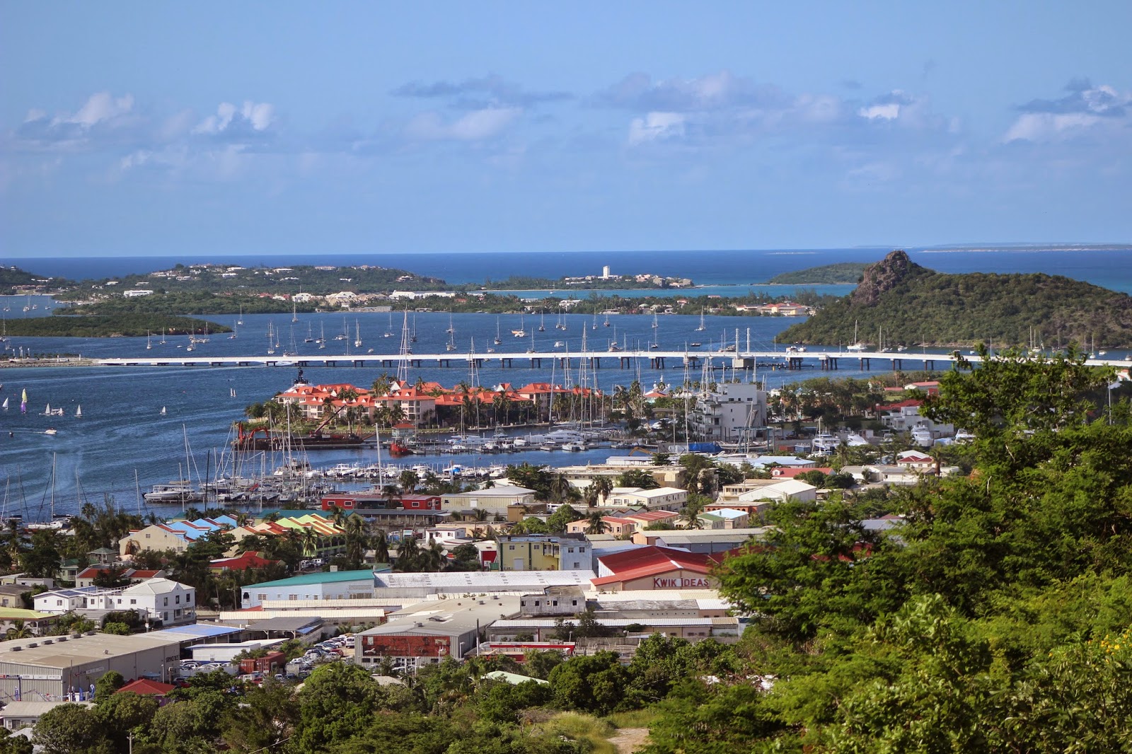 Em St. Maarten (Dutch side) / St. Martin (French side) | Bonanza