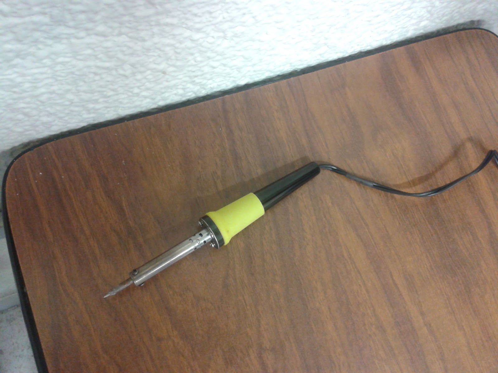 LED CUBE UVAQ: Materiales y Procedimiento