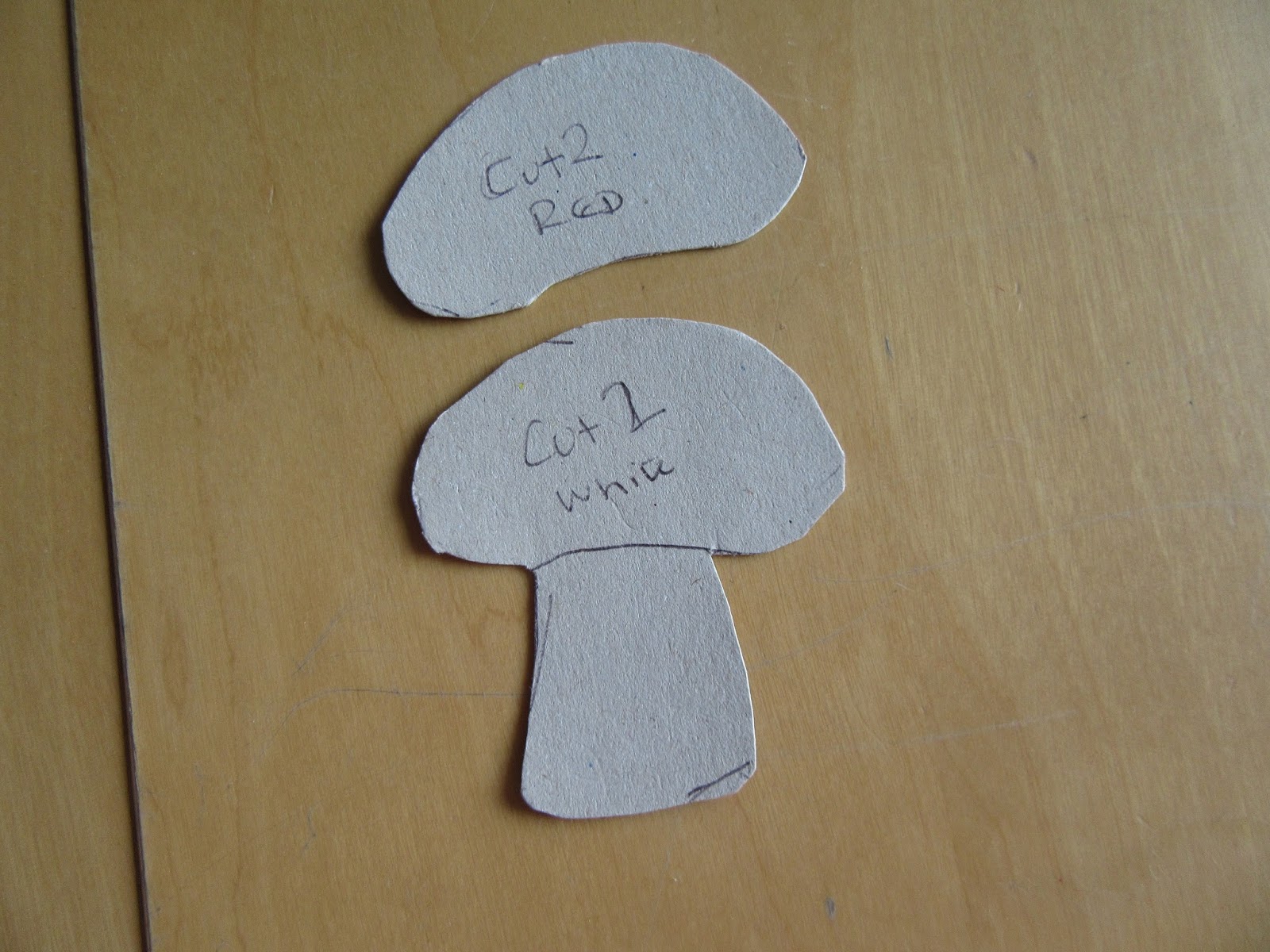 Sandra Loves.......: Red and White Felt Toadstools - 50 Christmas makes ...