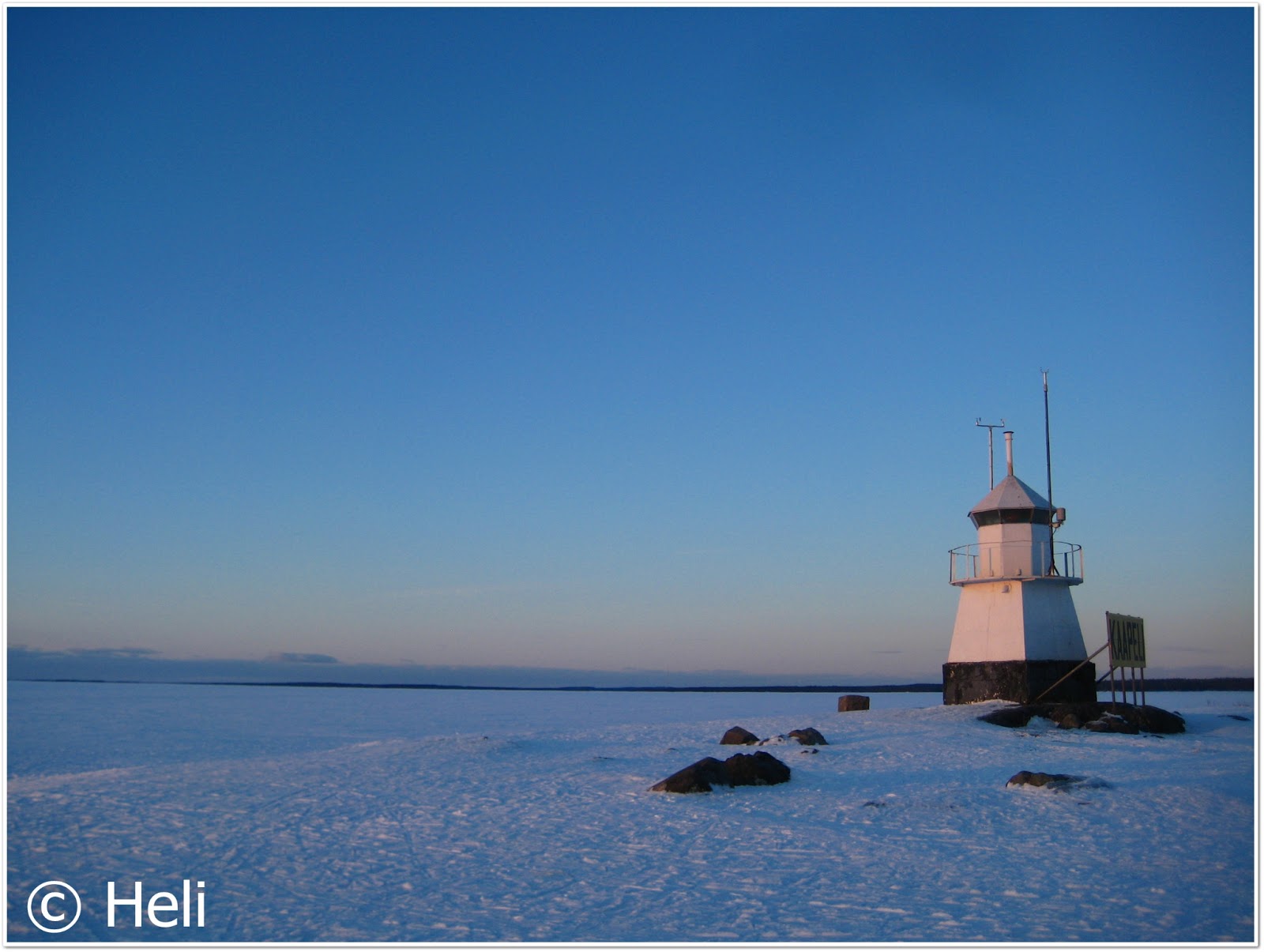 Elämäni Helinä: Luistelua järven jäällä