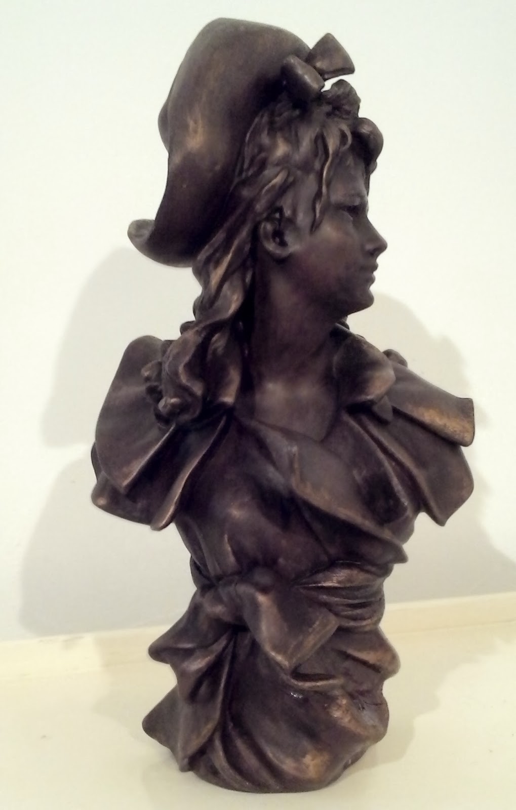 ancien sculpture statue buste demoiselle élégante au chapeau XIXeme