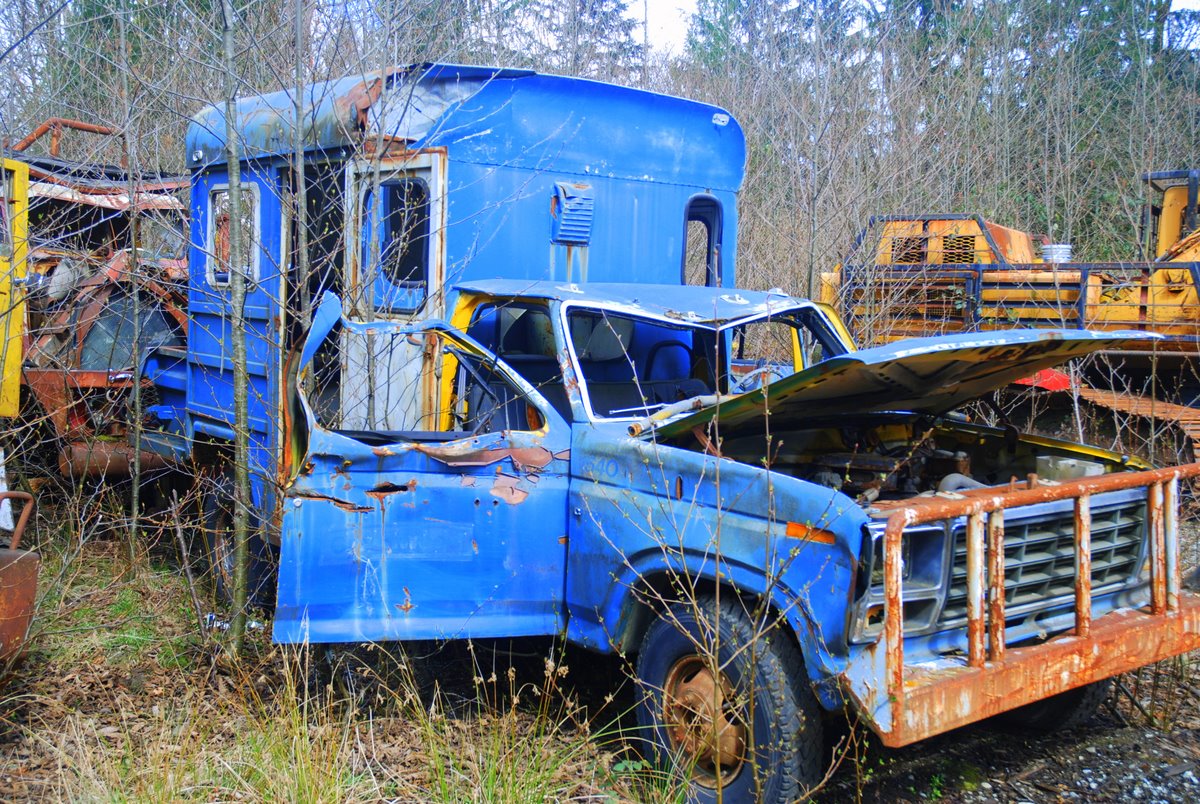 McLaren MP4-12C: Logging Pick up Trucks and Crummies