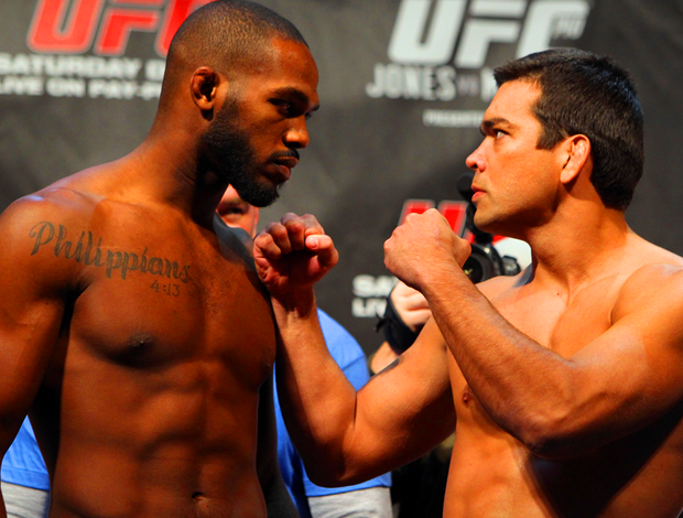 ACADEMIA BLEC: Jon Jones e Lyoto Machida se encaram durante pesagem do ...