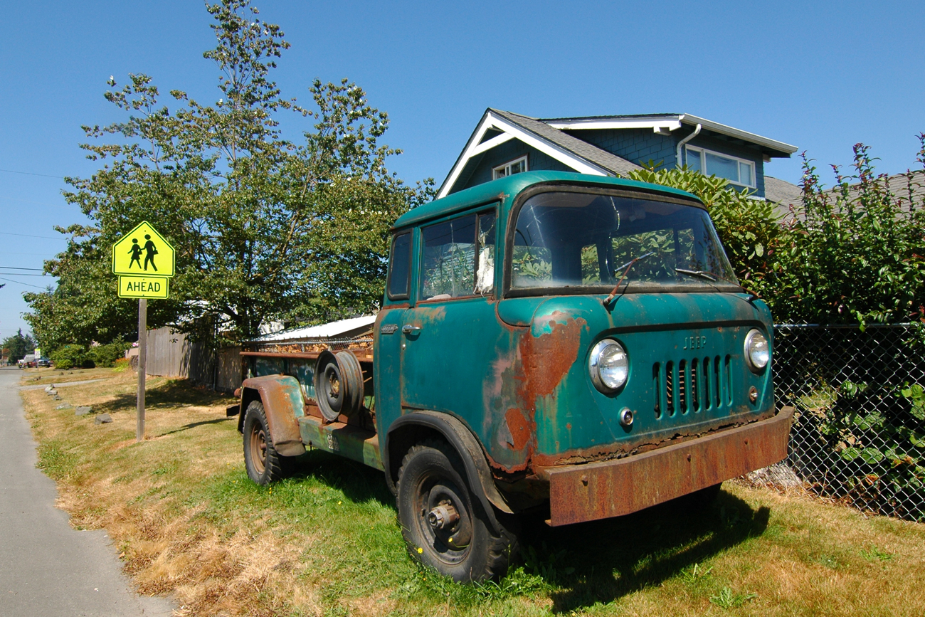 OLD PARKED CARS.: 1959 Jeep FC-170.